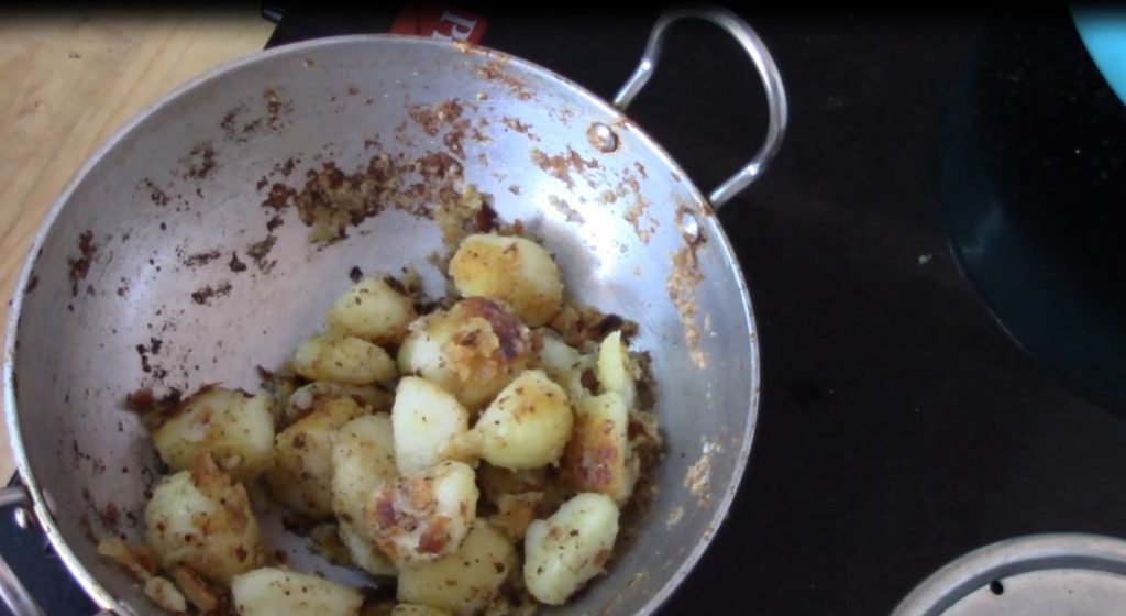 Lasaniya batata recipe ~ Garlic potato curry Jinoo's Kitchen