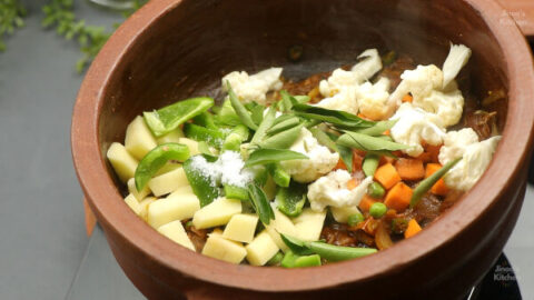 Kerala Kadai Vegetable Curry with Homemade Spice Powder (Kadai masala ...